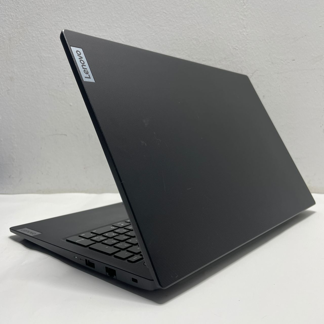 Lenovo ideaPad V15 Ryzen 5 Serie 7000 Ram 16 Gb Stockage 512 Gb - Oktobit